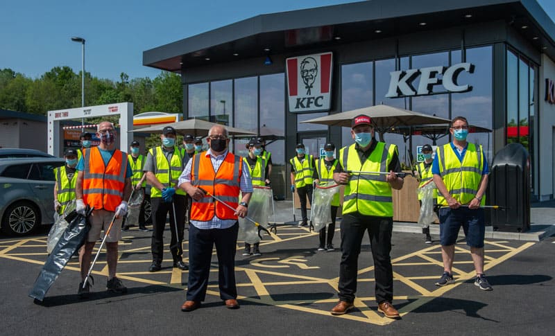 Cross-party councillors team up with KFC on litter pick - Aycliffe ...